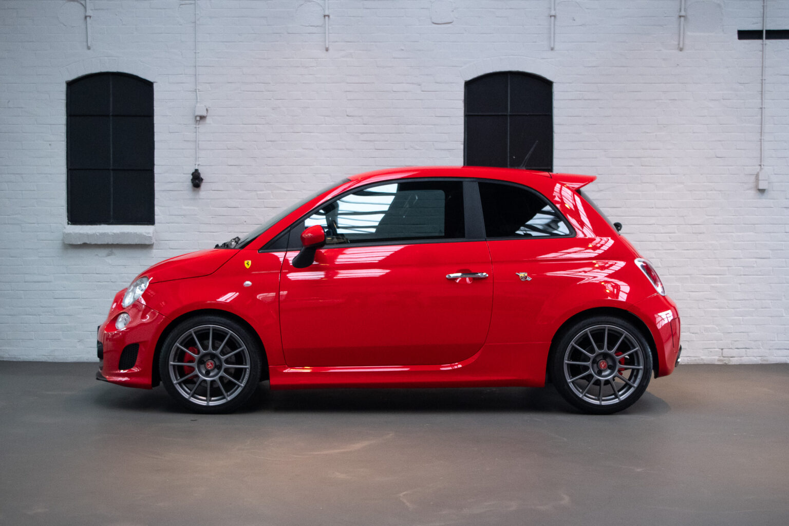 Spotlight: Abarth 500 Ferrari Dealers edition | Automobielhuys Misker ...