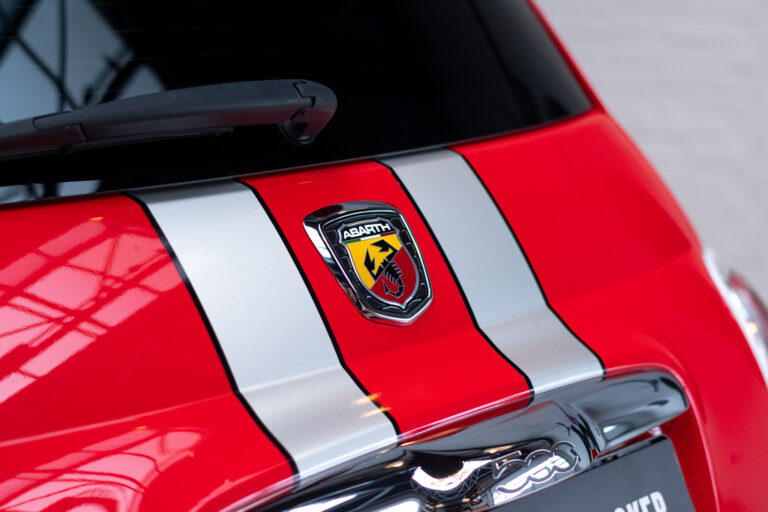 Spotlight: Abarth 500 Ferrari Dealers edition | Automobielhuys Misker ...