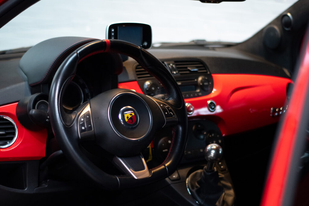 Spotlight: Abarth 500 Ferrari Dealers edition | Automobielhuys Misker ...