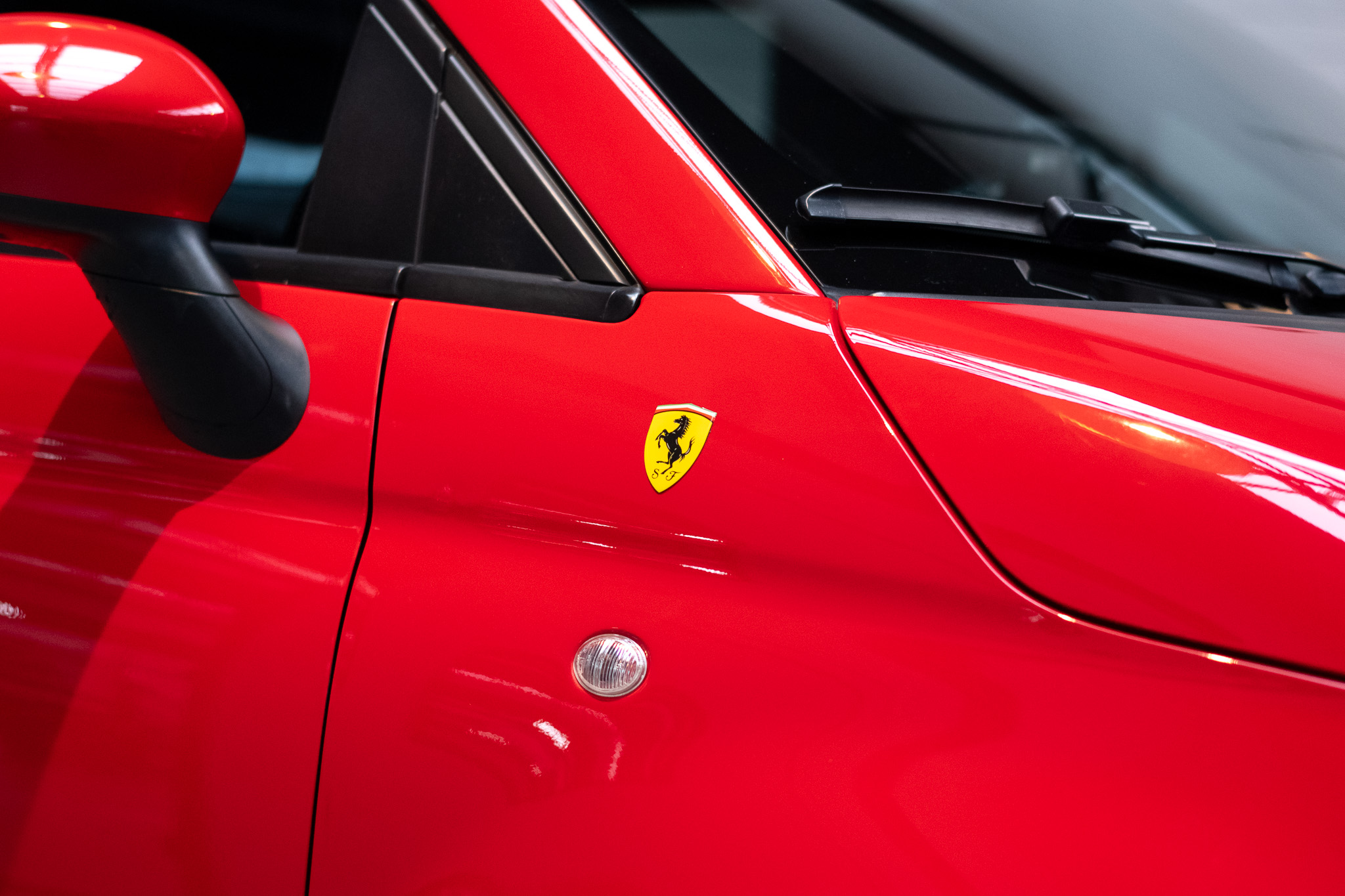 Spotlight: Abarth 500 Ferrari Dealers edition | Automobielhuys Misker ...